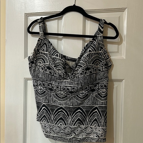 croft & barrow | Tops | Black And White Patterned Womens Top | Poshmark